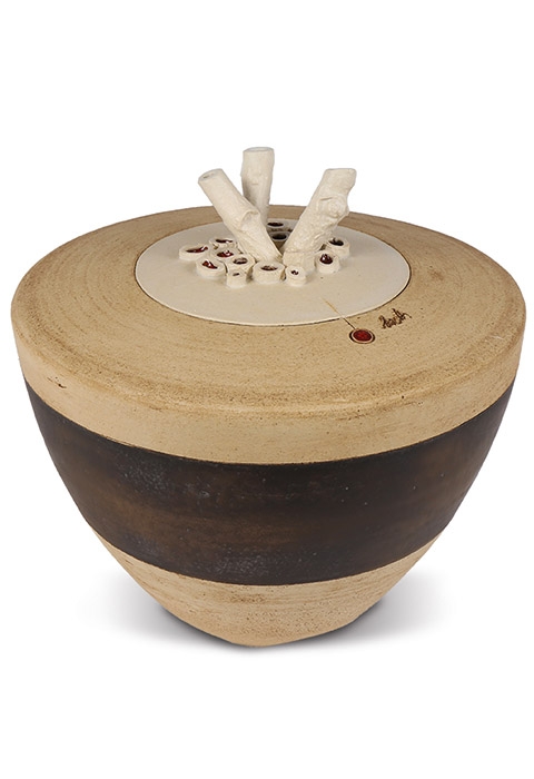 Handmade ceramic cremation urn for a life well lived | legendURN UK
