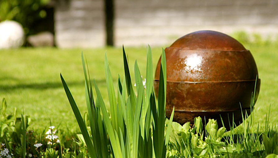 Choosing the Perfect Outdoor Urn for Ashes - Your Memorial Guide ...
